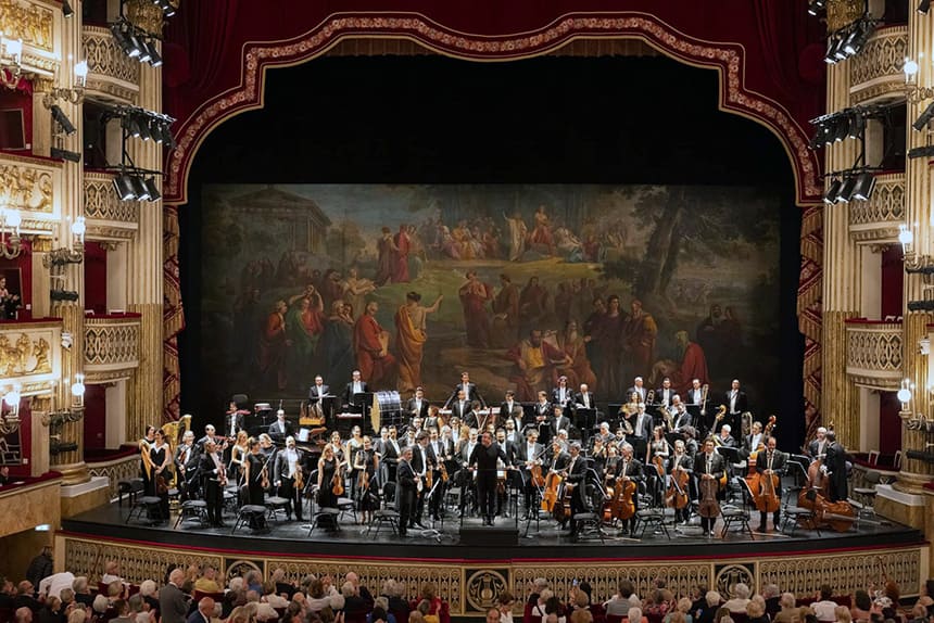 Nuevo éxito de Karel Mark Chichon al frente de la orquesta del Teatro ...